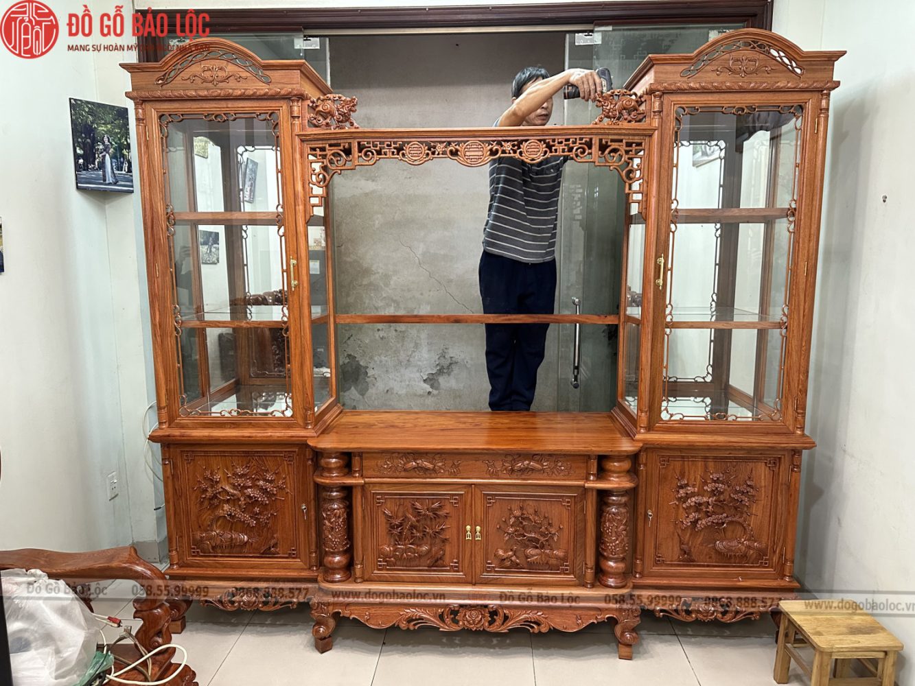 Kệ Tivi Ngăn Gian 2 Buồng Rượu Gỗ Hương Đá 2m4